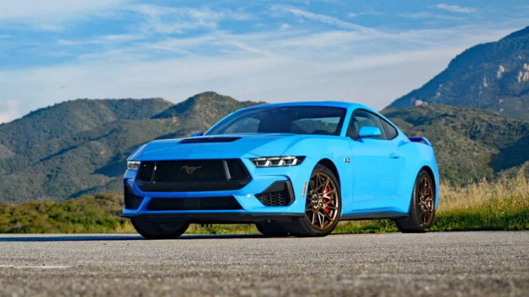 Análisis del Ford Mustang 2025: menos colorido, mucho carácter – carfy.es
